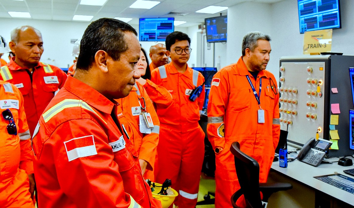 Bahlil Tinjau Dua Proyek Migas Strategis di Teluk Bintuni: Genting Oil ...
